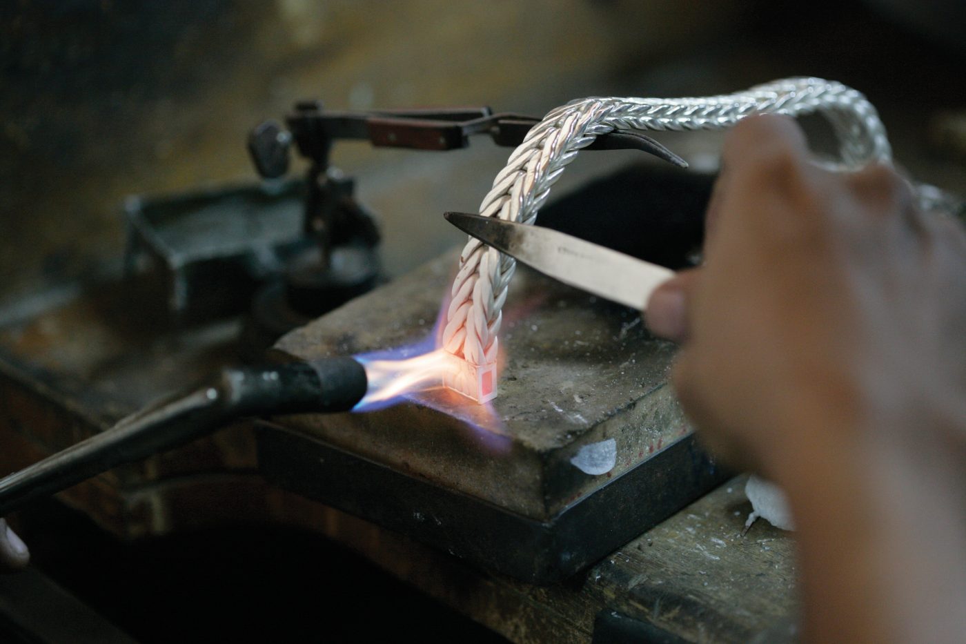 09_Chain Weaving_10 - Couturing.com