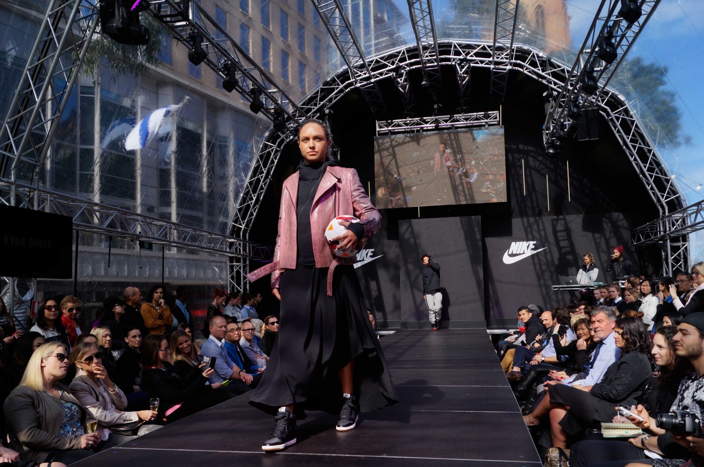 hub_runway_nike3 - Couturing.com