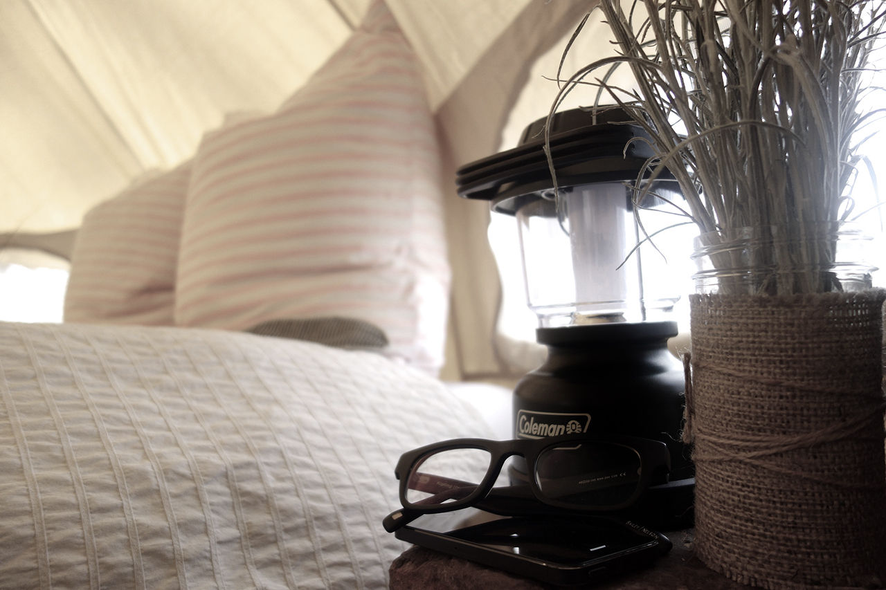 glamping camping side table the unimpossibles couturing 2 - Couturing.com